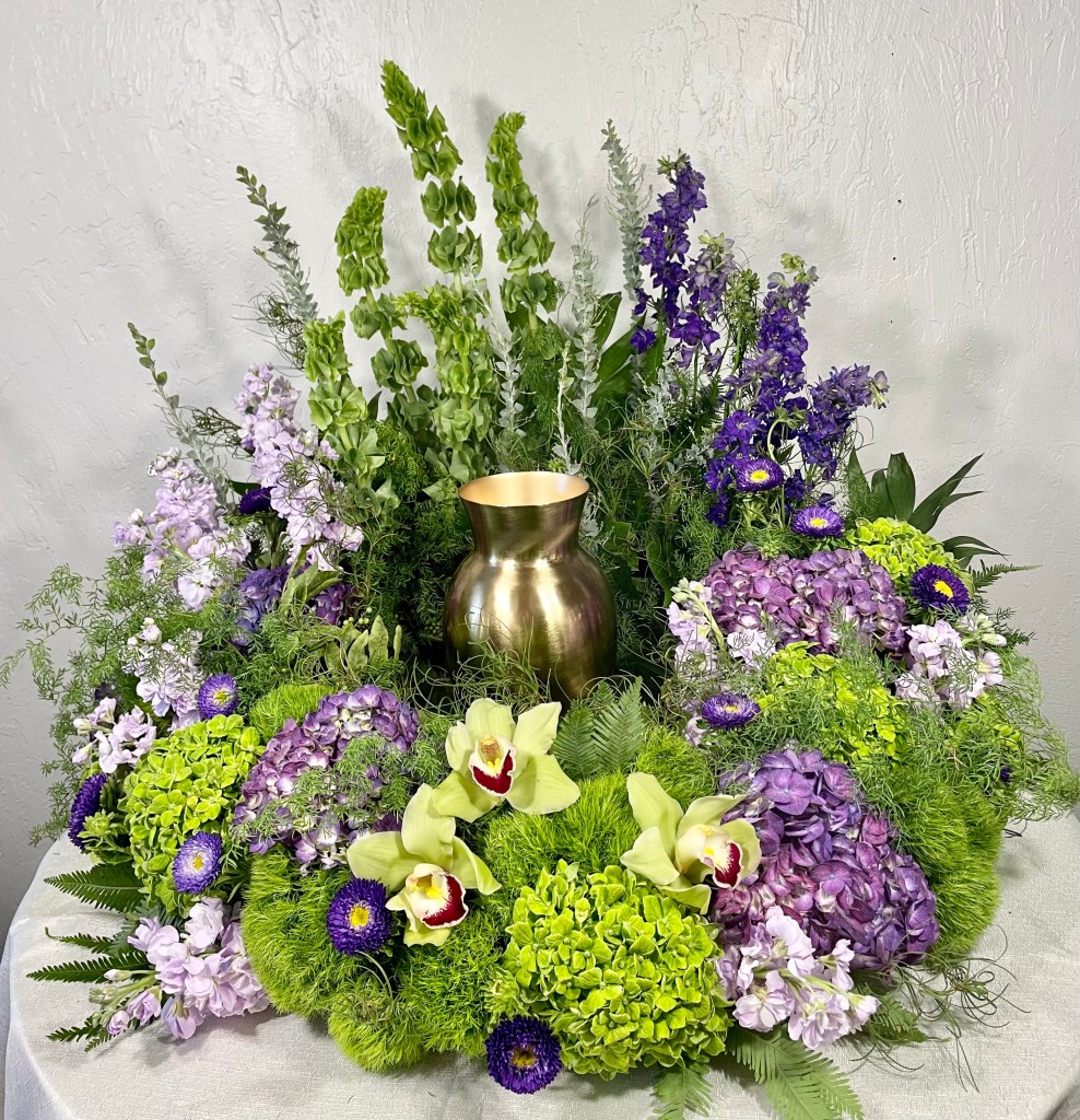 Custom Sympathy Floral Designs: Personalized Tributes